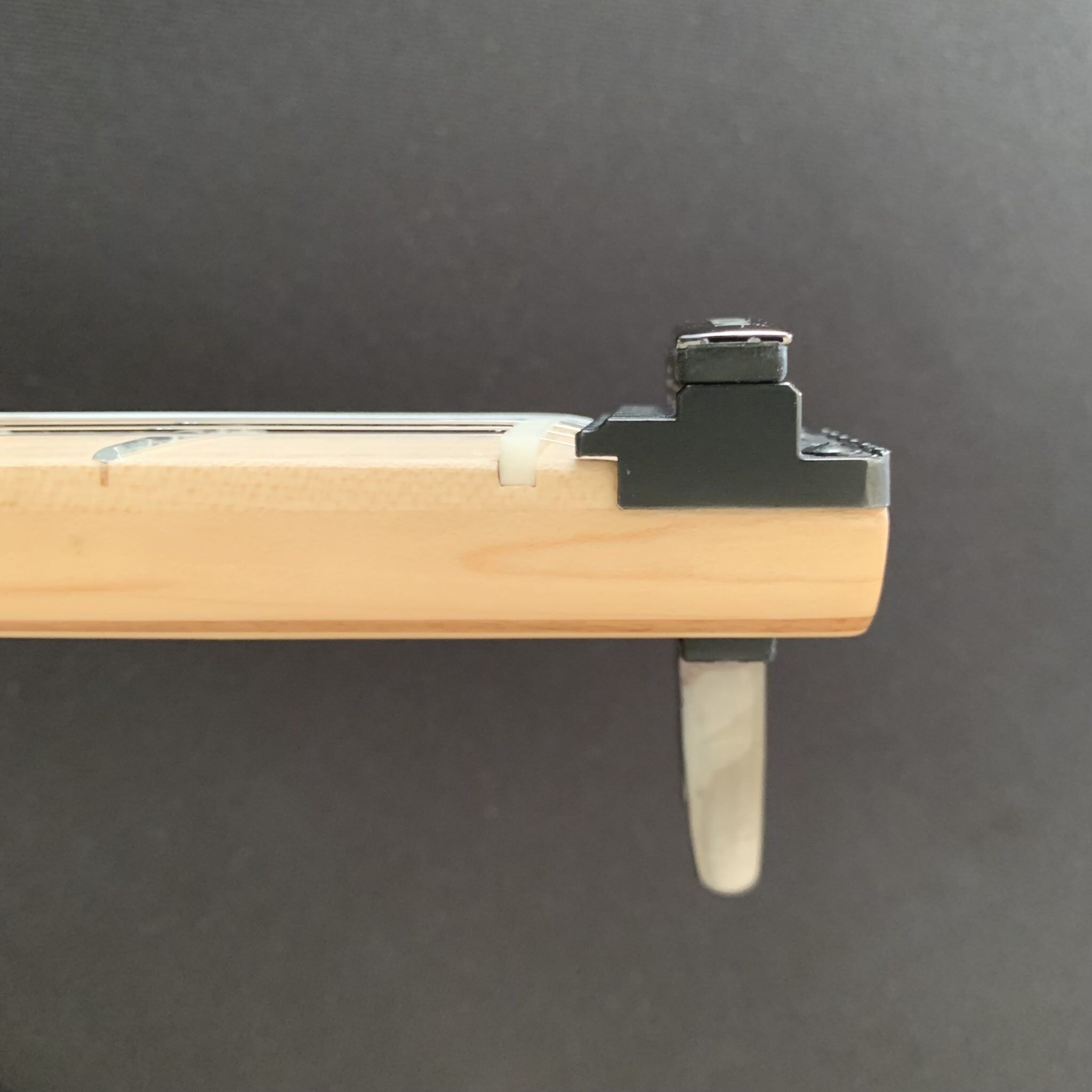 The Best "Clip-on" Tuner for Headless Guitars - HeadlessGuitarBlog.com