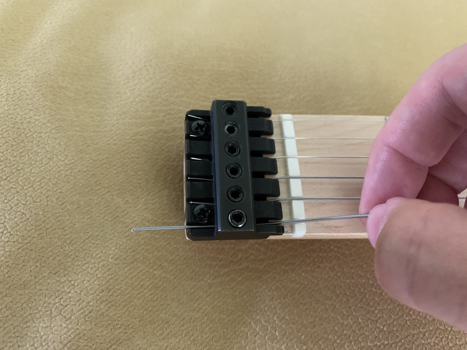 How to Restring Your Headless Guitar/ Bass - HeadlessGuitarBlog.com